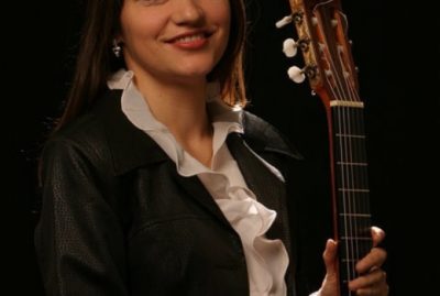 Irene Gomez | Classical Guitar Player